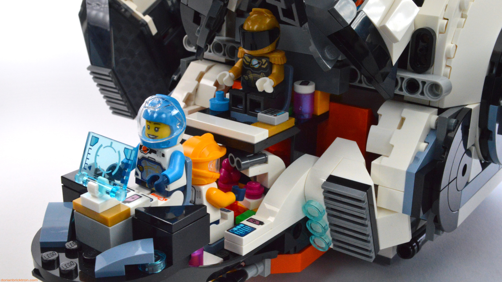 LEGO MOC Space Construction Landing Ship by dorianbricktron ...